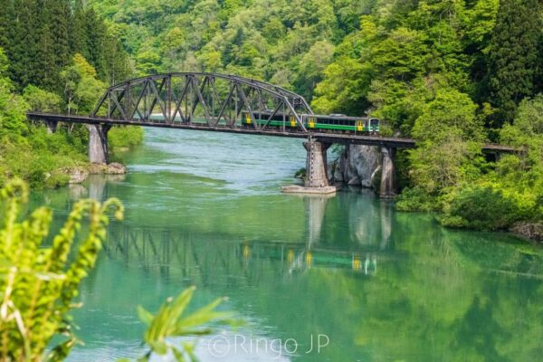 รถไฟสายทาดามิ (JR Tadami Line) กับจุดถ่ายภาพรอบสถานีไอสุคาวากุจิ (Aizu ...